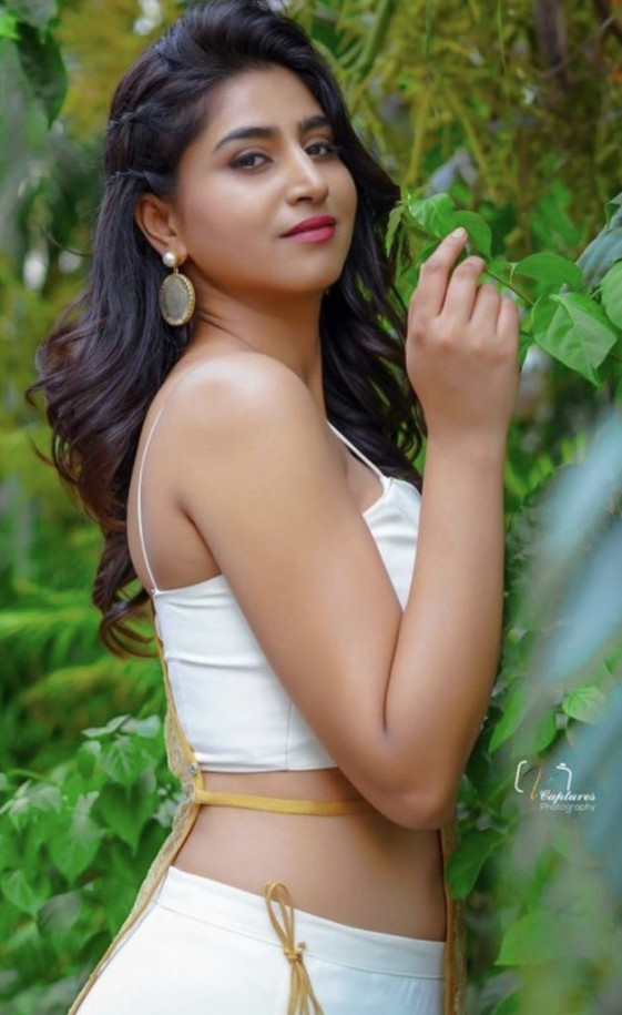 Anchor Varshini's adorable Photoshoot! | Telugu Swag