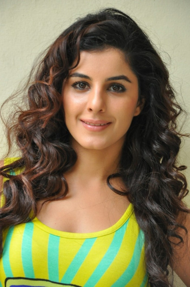 isha talwar latest stills in green dress! | Telugu Swag